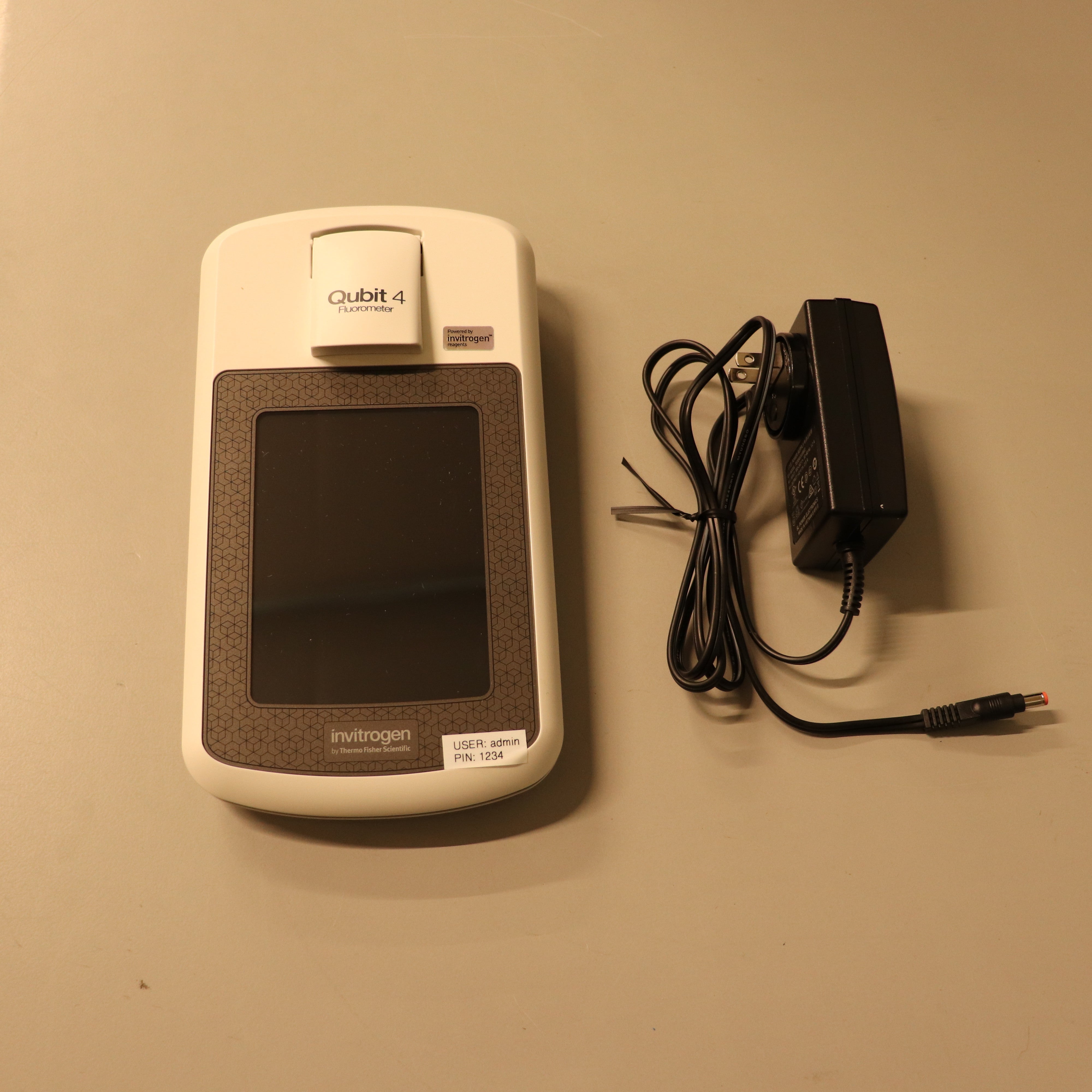 Thermo Invitrogen Qubit 4 DNA RNA Protein Quantification Fluorometer Q