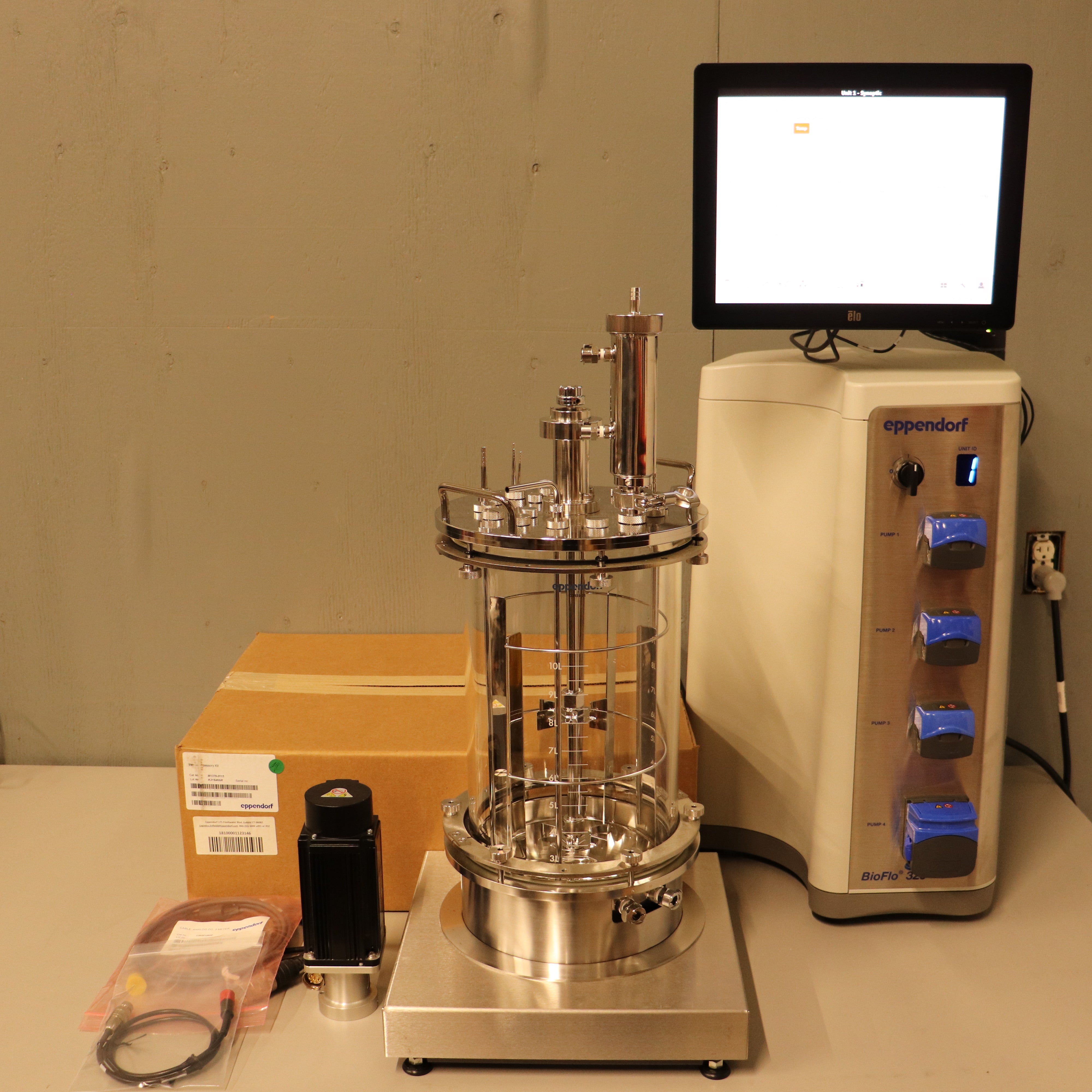 Eppendorf BioFlo 320 Bioprocess Control Station Fermenter Bioreactor