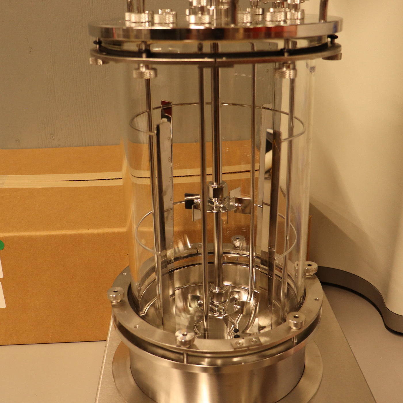 Eppendorf BioFlo 320 Bioprocess Control Station Fermenter Bioreactor