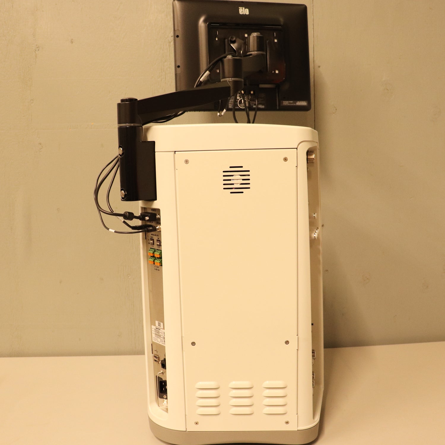 Eppendorf BioFlo 320 Bioprocess Control Station Fermenter Bioreactor