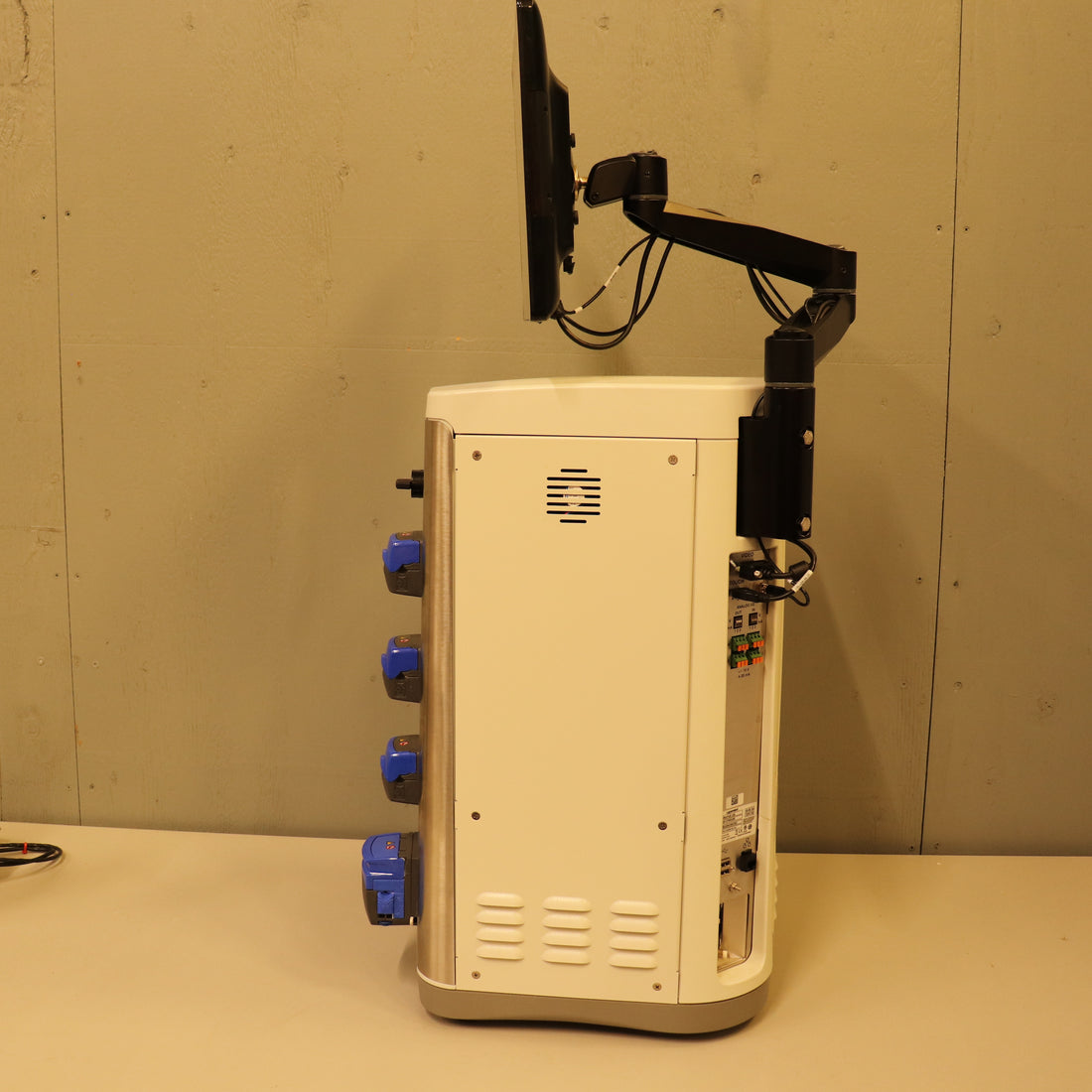 Eppendorf BioFlo 320 Bioprocess Control Station Fermenter Bioreactor