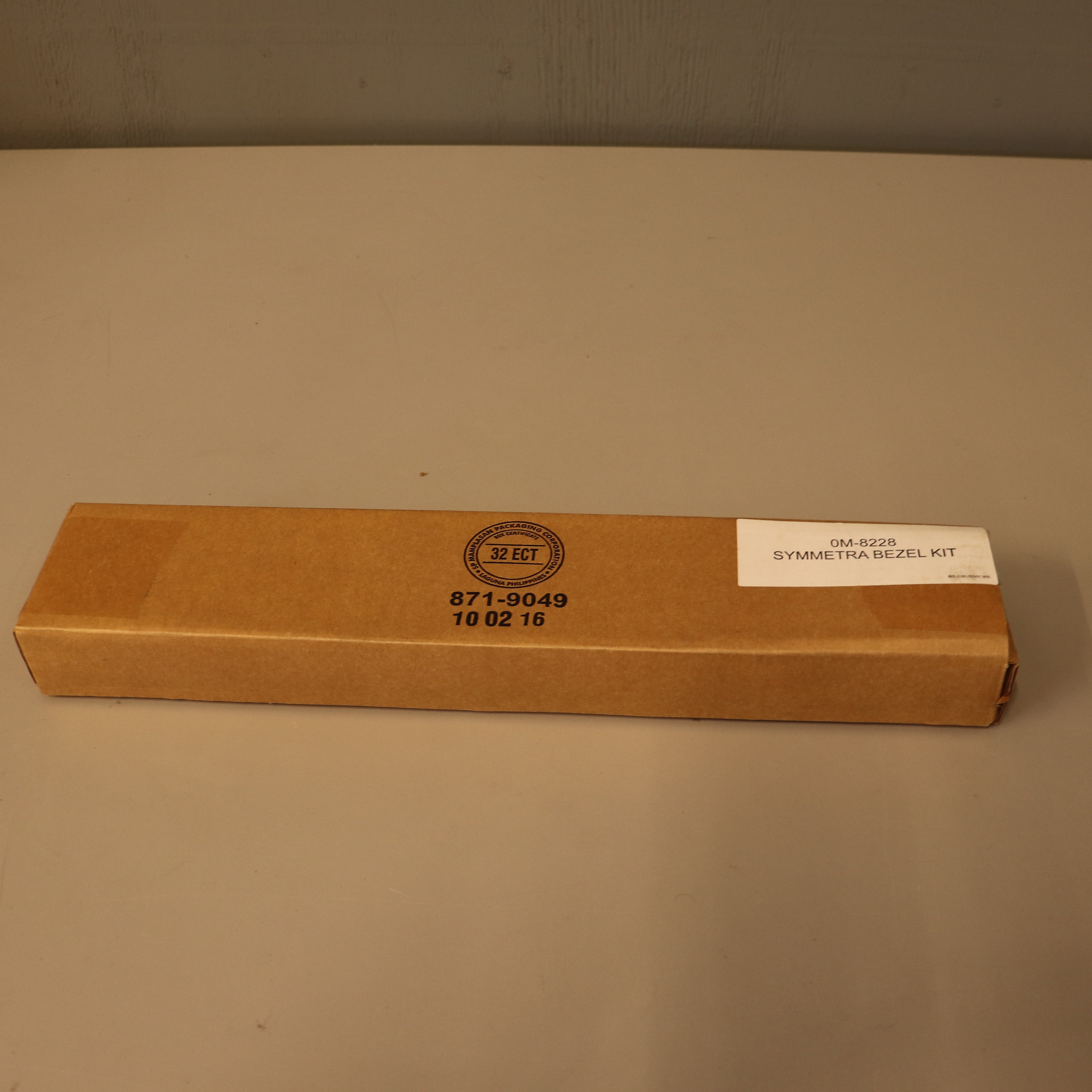 APC 0M-8228 0M8228 SYMMETRA BEZEL KIT