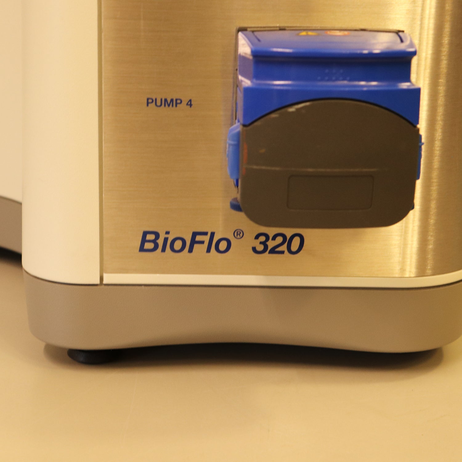 Eppendorf BioFlo 320 Bioprocess Control Station Fermenter Bioreactor
