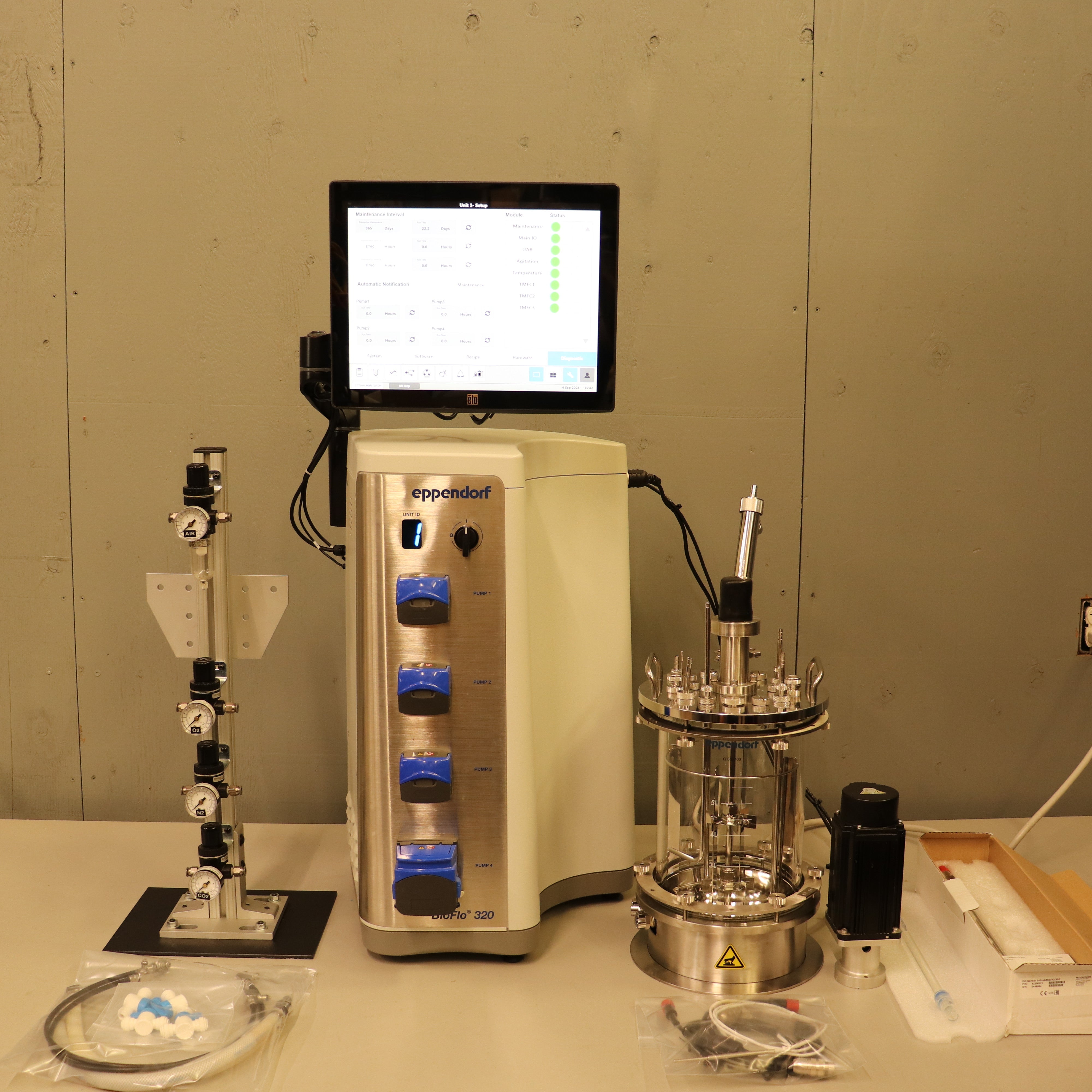 Eppendorf BioFlo 320 Bioprocess Control Station Fermenter Bioreactor w