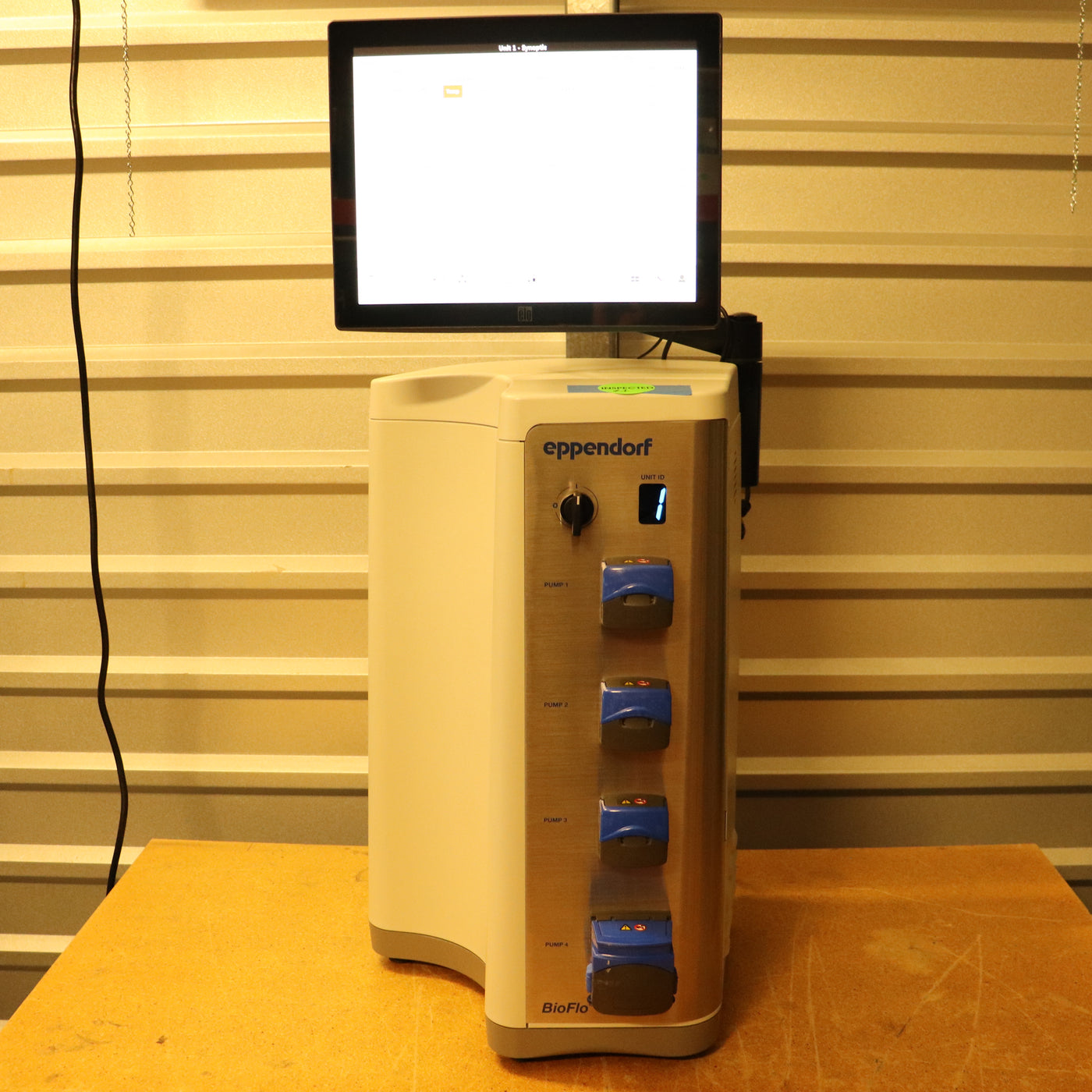 Eppendorf BioFlo 320 Bioprocess Control Station Fermenter Bioreactor