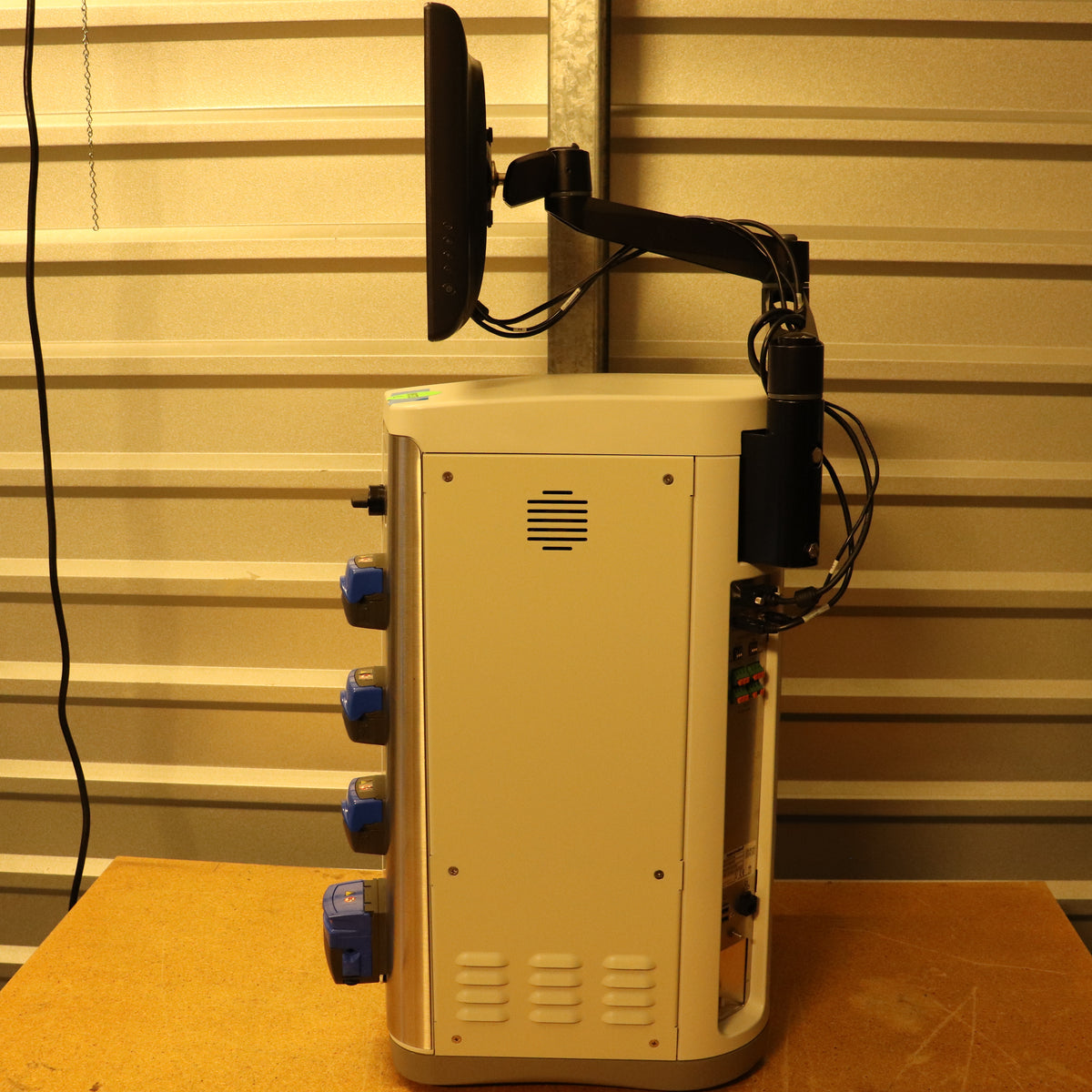 Eppendorf BioFlo 320 Bioprocess Control Station Fermenter Bioreactor