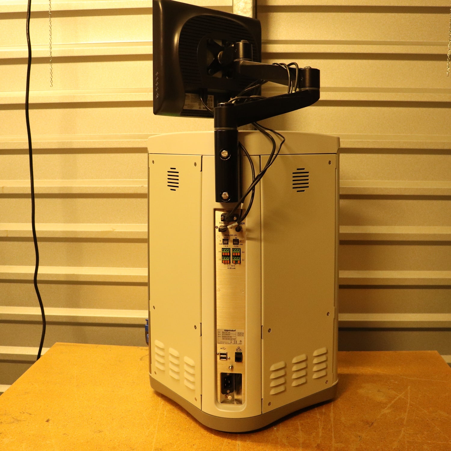 Eppendorf BioFlo 320 Bioprocess Control Station Fermenter Bioreactor