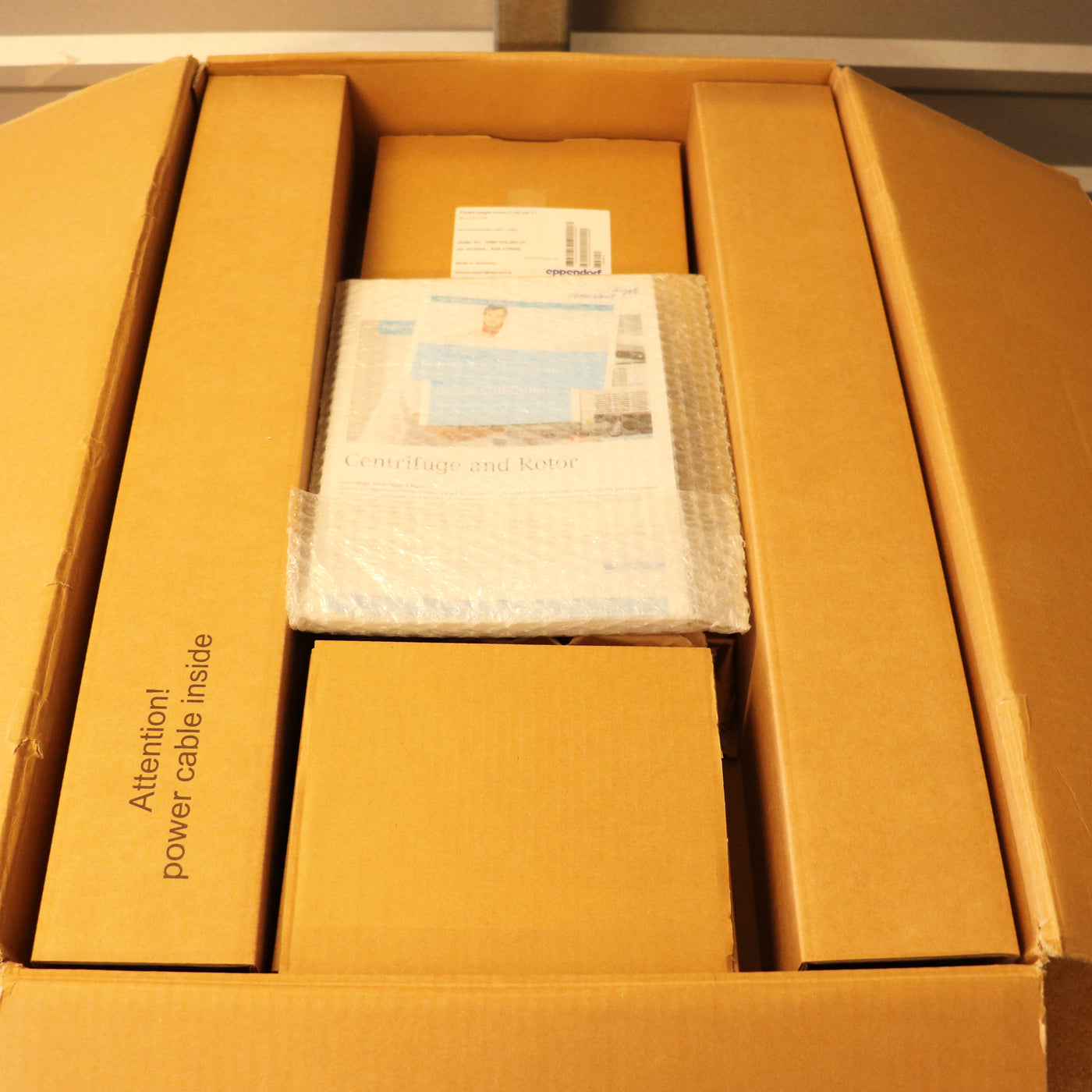 Eppendorf Vacufuge plus Centrifuge Concentrator with Rotor 5305 REF 02