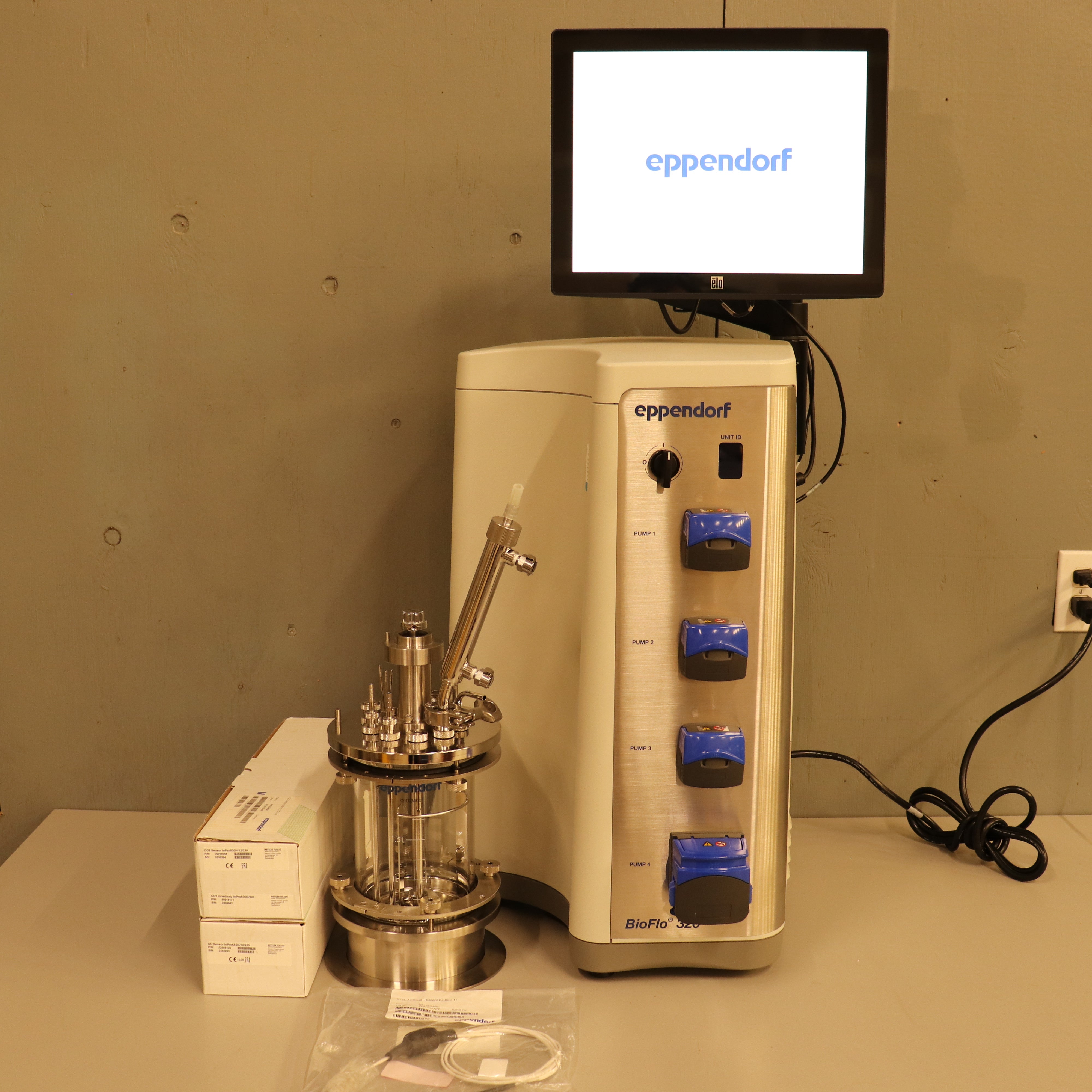 Eppendorf BioFlo 320 Bioprocess Control Station Fermenter Bioreactor w