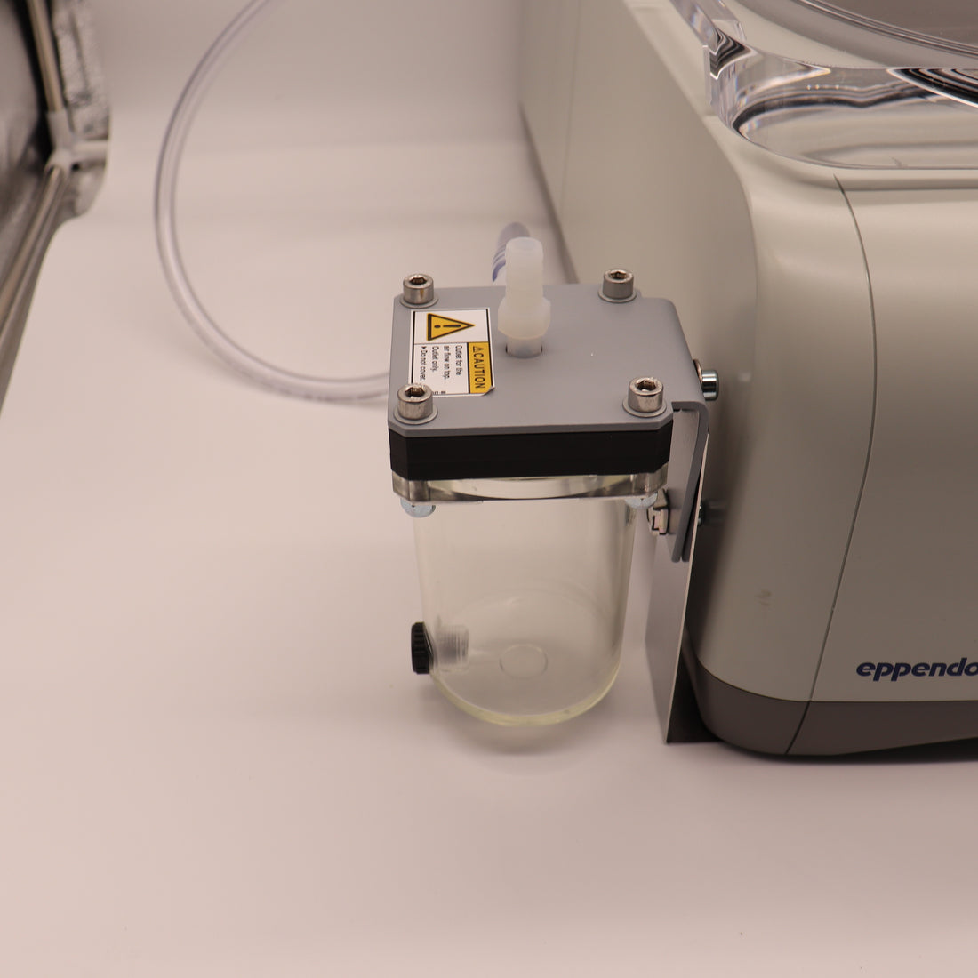 Eppendorf Vacufuge plus Centrifuge Concentrator 5305 w/ A-2-VC Rotor