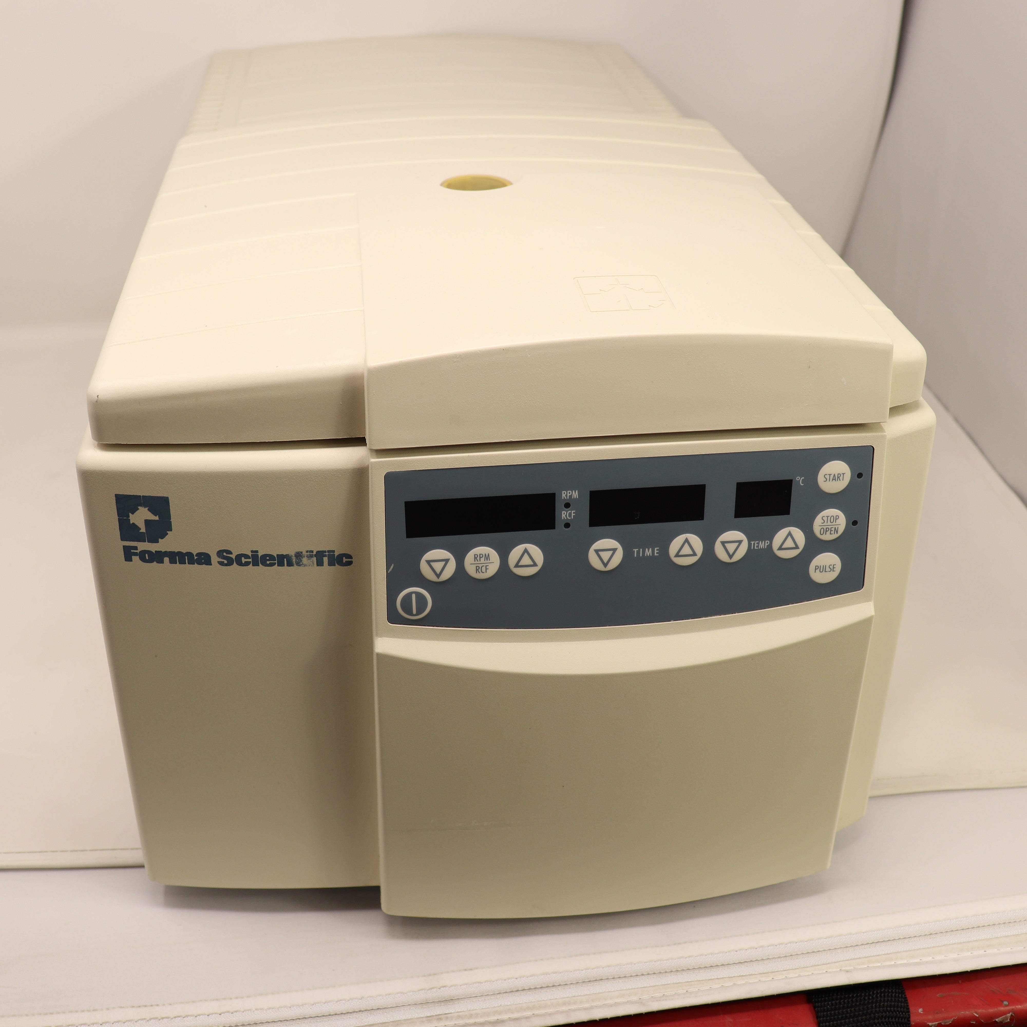 Thermo IEC Micromax RF Refrigerated Microfuge Centrifuge w/851 24 Posi
