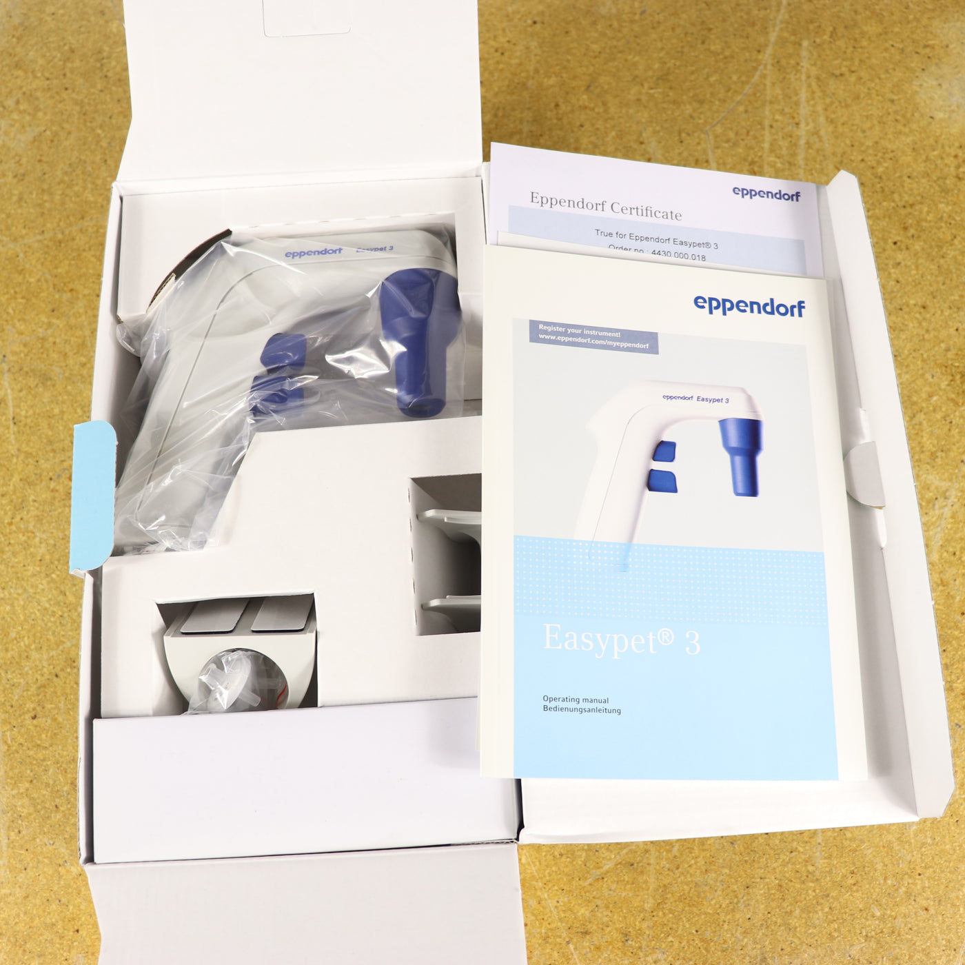 Eppendorf Easypet 3 Electronic Pipette Controller 0.1-100mL 4430000018