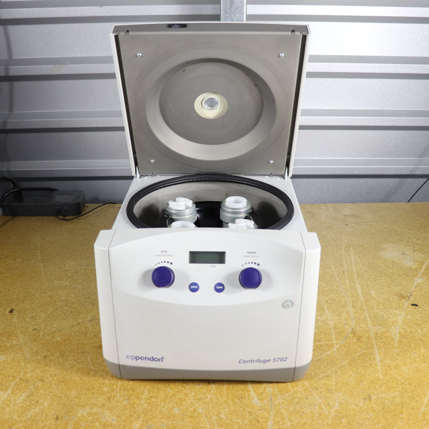 Eppendorf 5702 Centrifuge with A-4-38 Rotor