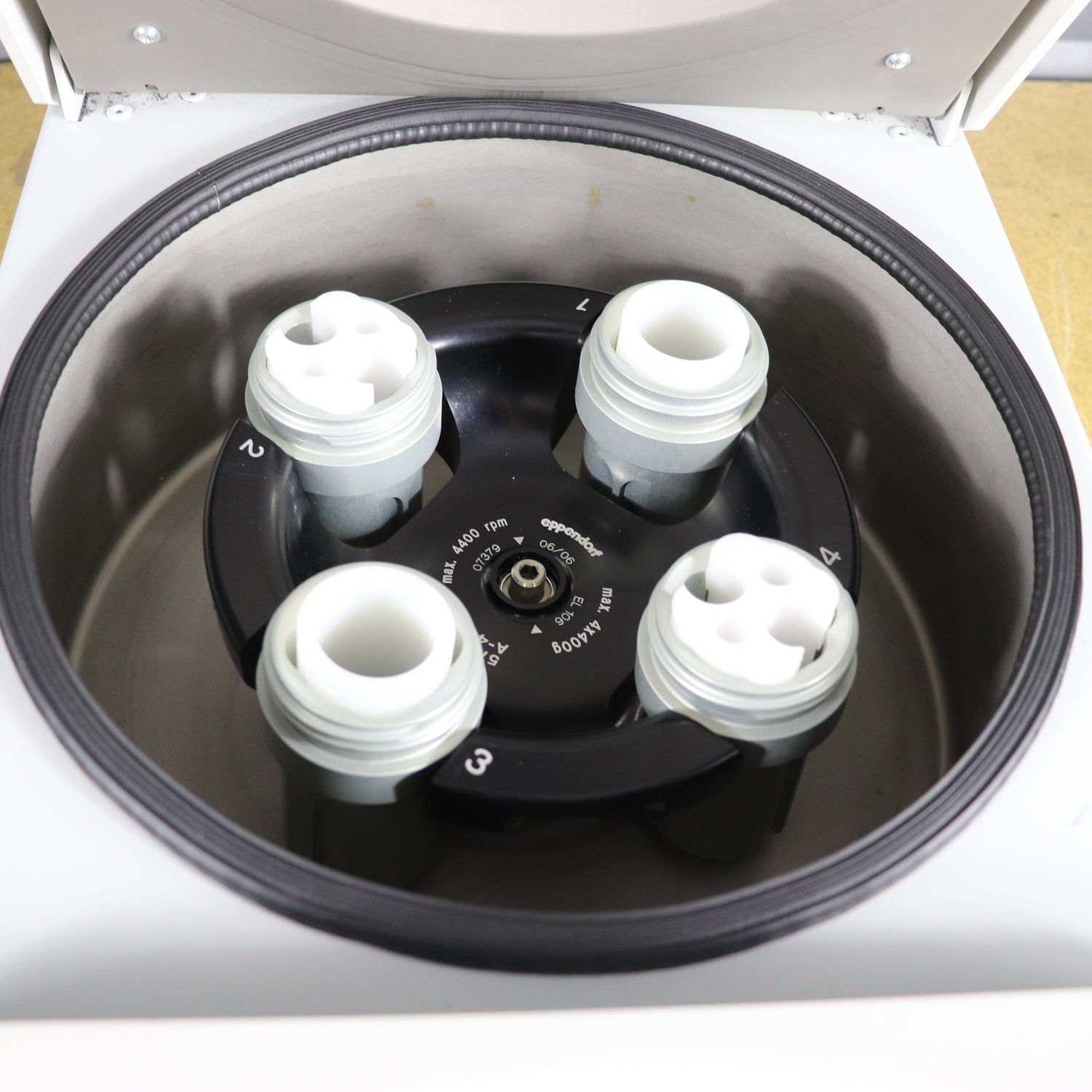 Eppendorf 5702 Centrifuge with A-4-38 Rotor